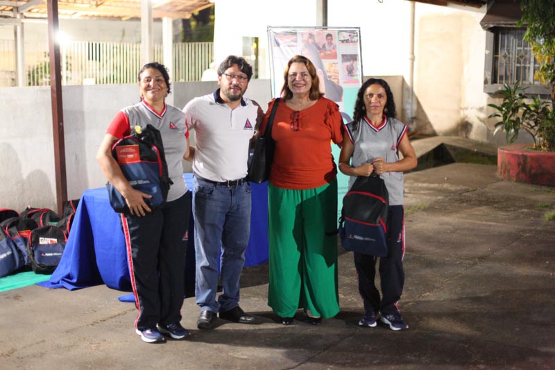 Seis mil alunos, de 18 escolas, recebem kits escolares em Timóteo ...