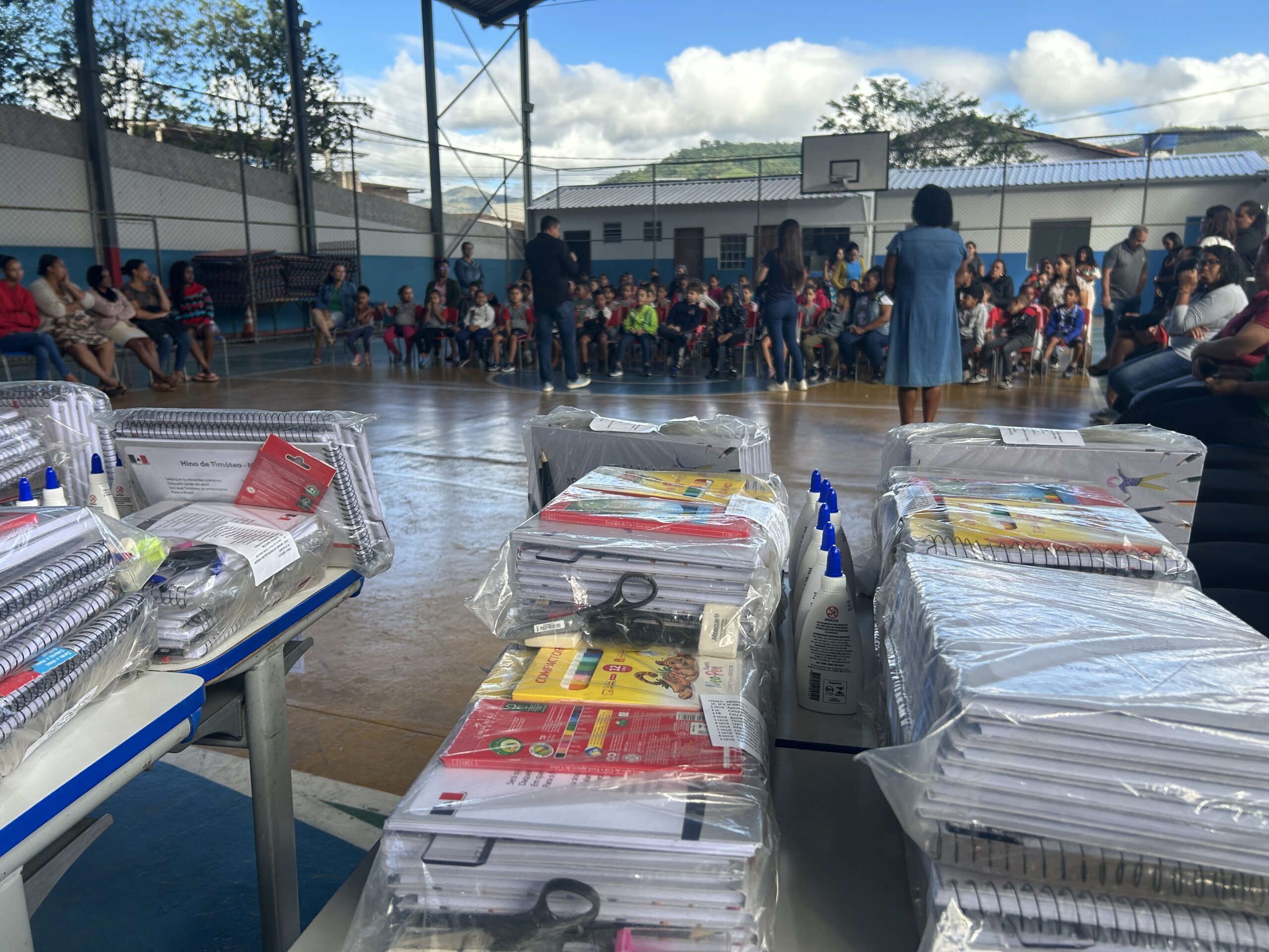 Kits escolares são entregues em Timóteo – Cidade Total